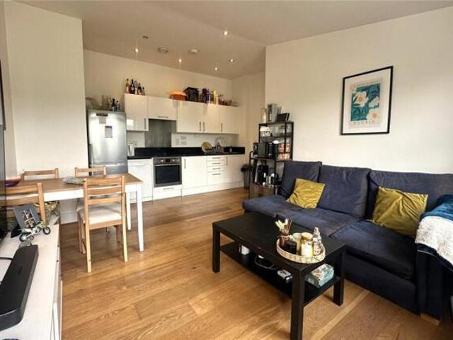For Sale 2 Bedroom Apartment Camberley Surrey DS98205236