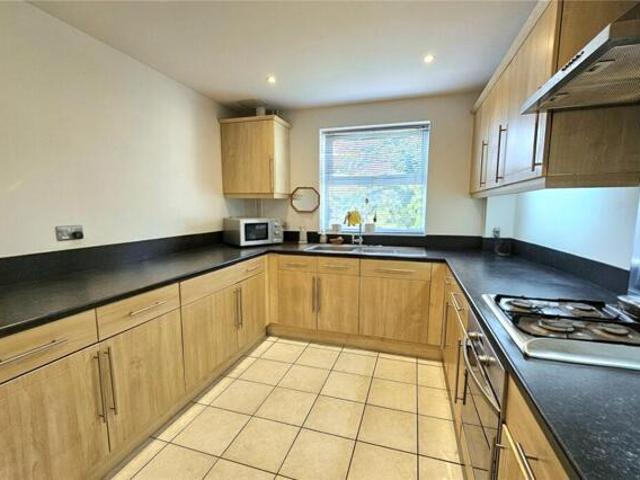 For Sale 2 Bedroom Apartment Camberley Surrey DS99608219