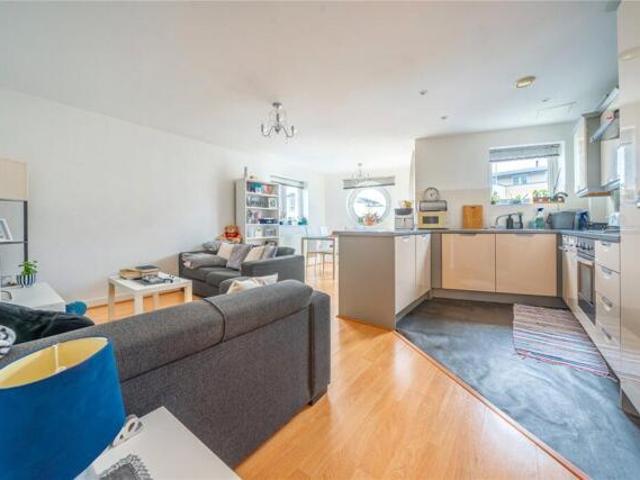 For Sale 2 Bedroom Apartment Chertsey Surrey DS101119449