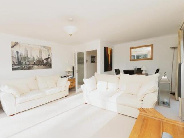 For Sale 2 Bedroom Apartment Cranleigh Surrey DS98765952