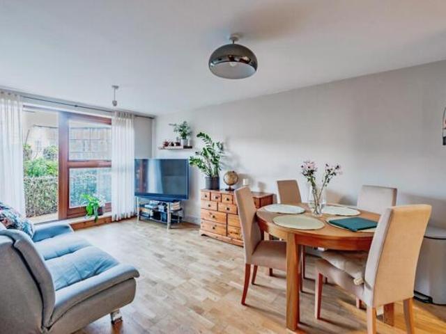 For Sale 2 Bedroom Apartment Crawley West Sussex DS101199782
