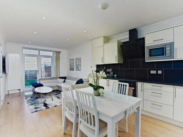 For Sale 2 Bedroom Apartment Croydon Greater London DLS98765699