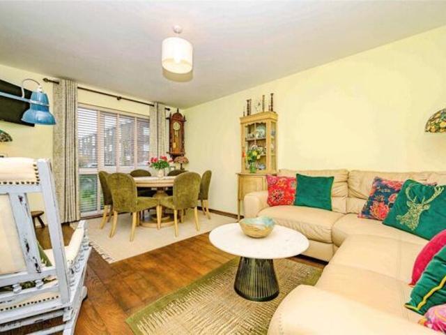 For Sale 2 Bedroom Apartment Dunstable Central Bedfordshire DS100786546