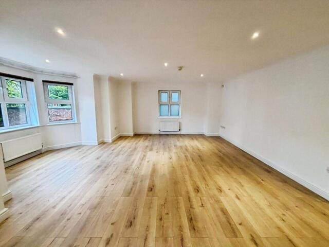 For Sale 2 Bedroom Apartment Didsbury Greater Manchester DS99736002