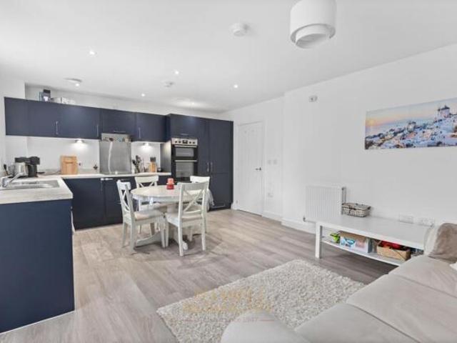 For Sale 2 Bedroom Apartment East Grinstead West Sussex DS100398211