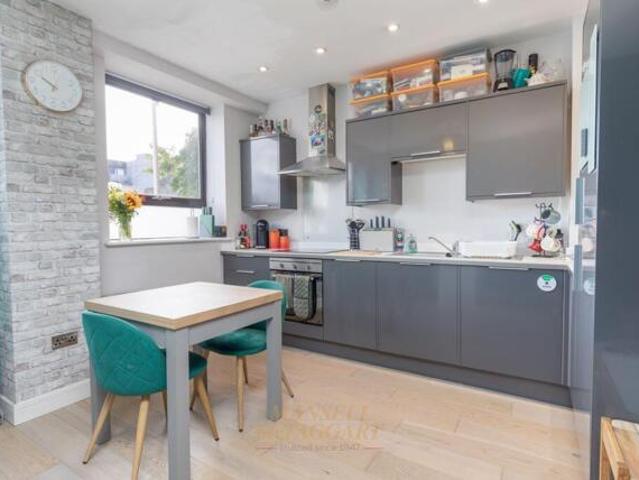 For Sale 2 Bedroom Apartment East Grinstead West Sussex DS100426298