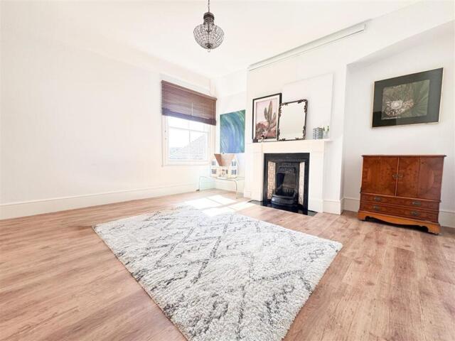 For Sale 2 Bedroom Apartment Eastbourne East Sussex DS99773571