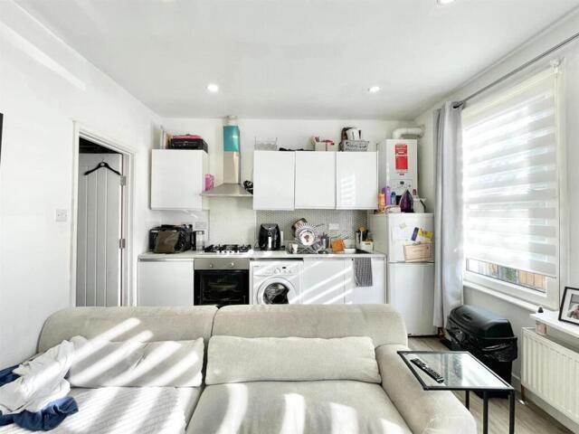 For Sale 2 Bedroom Apartment Epping Forest Great London DLS101025627