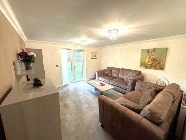 For Sale 2 Bedroom Apartment Fleet Hampshire DS98903425