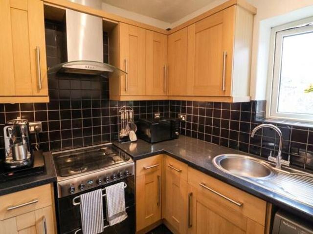 For Sale 2 Bedroom Apartment Glossop Derbyshire DS101678305