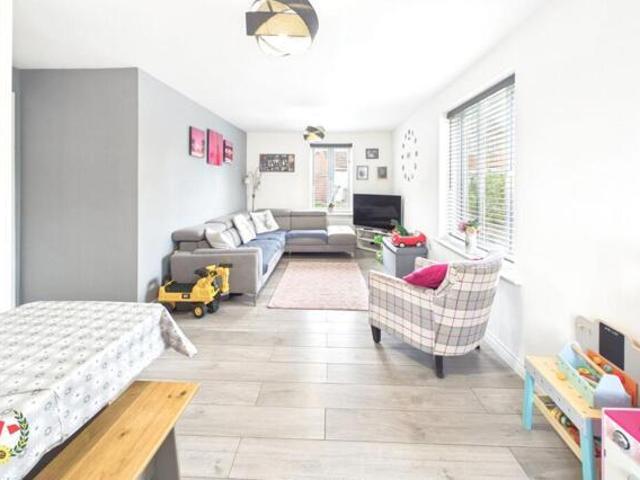 For Sale 2 Bedroom Apartment Gloucestershire Gloucestershire DS101892106