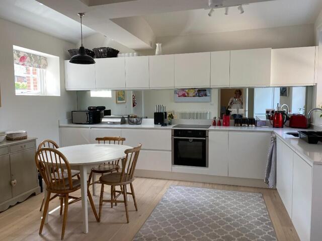 For Sale 2 Bedroom Apartment Hungerford West Berkshire DS98649028