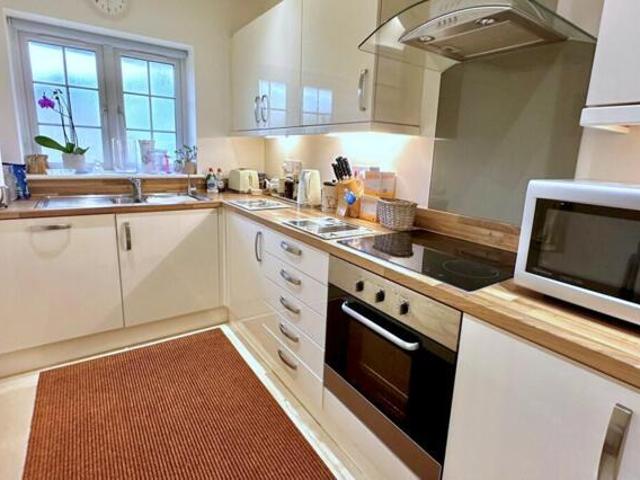 For Sale 2 Bedroom Apartment Hampshire Hampshire DS100685375