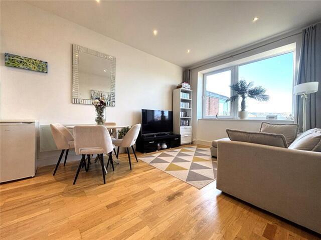 For Sale 2 Bedroom Apartment Hook Hampshire DLS99688648