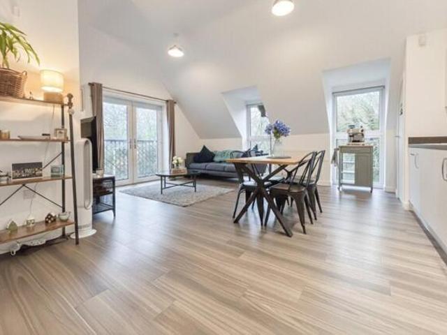 For Sale 2 Bedroom Apartment Hook Hampshire DS99895424