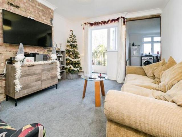 For Sale 2 Bedroom Apartment Hornchurch Greater London DS99688715