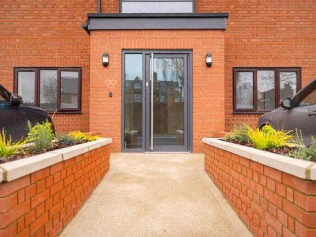 For Sale 2 Bedroom Apartment Horsham West Sussex DS99642060