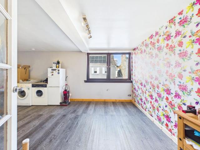 For Sale 2 Bedroom Apartment Kingussie Kingussie DS100631857