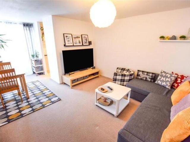 For Sale 2 Bedroom Apartment Lancs Salford DS101674863