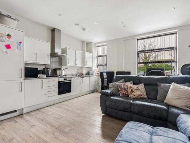 For Sale 2 Bedroom Apartment Langley Slough DS99952299