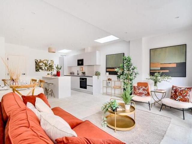 For Sale 2 Bedroom Apartment Londres Greater London DLS100317011