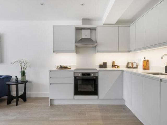 For Sale 2 Bedroom Apartment Stanmore Greater London DS101199941