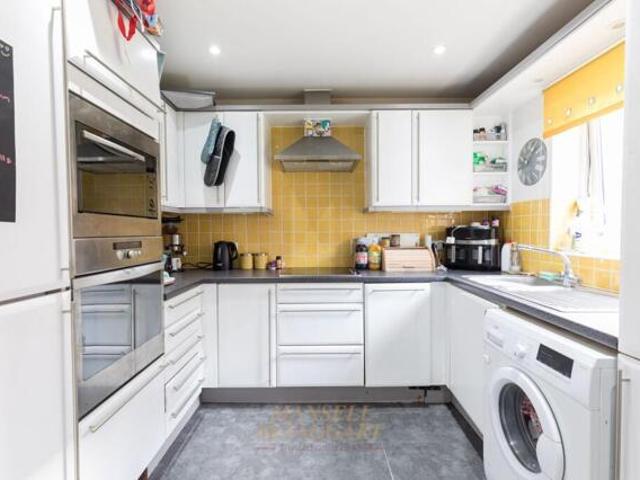For Sale 2 Bedroom Apartment Surrey West Sussex DS100426527