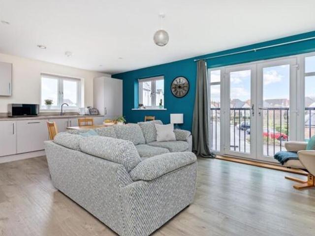 For Sale 2 Bedroom Apartment Surrey West Sussex DS98969147