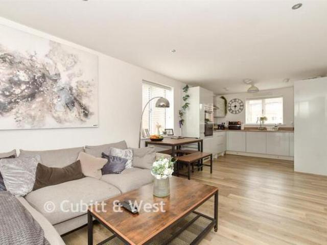 For Sale 2 Bedroom Apartment Surrey Great London DS98800790