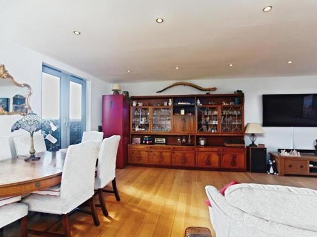 For Sale 2 Bedroom Apartment Surrey Greater London DLS101200147