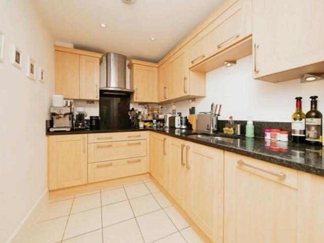 For Sale 2 Bedroom Apartment Surrey Surrey DS100503223