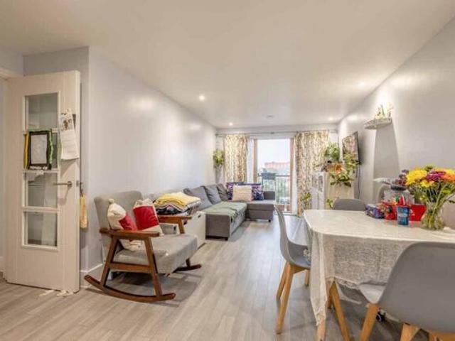 For Sale 2 Bedroom Apartment Slough Slough DS98903352