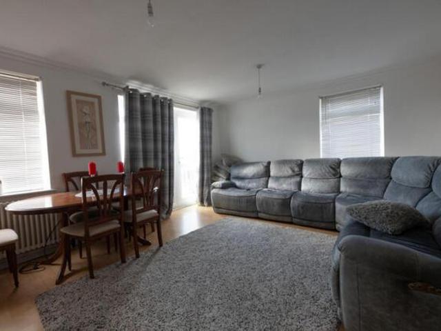 For Sale 2 Bedroom Apartment Southend On Sea Southend on Sea DLS99986328