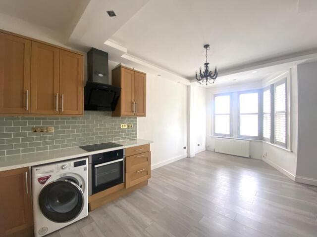 For Sale 2 Bedroom Apartment Southend On Sea Southend on Sea DS101678630