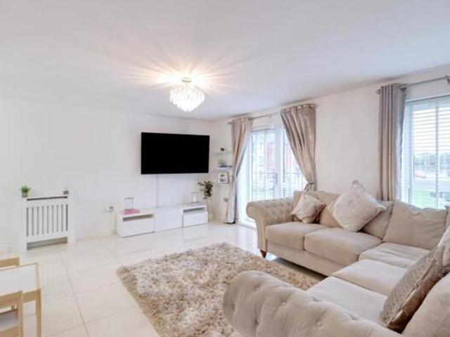 For Sale 2 Bedroom Apartment Thurrockc Thurrock DS100733619