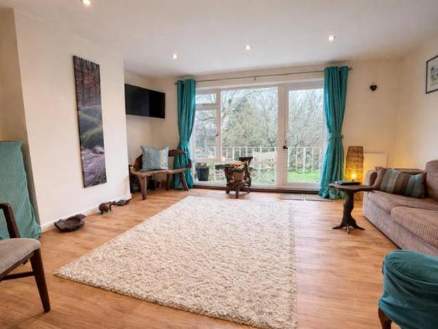 For Sale 2 Bedroom Apartment Warwick Warwickshire DS101676997