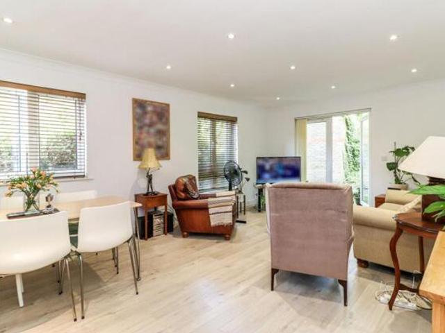 For Sale 2 Bedroom Apartment Watford Hertfordshire DLS99895452