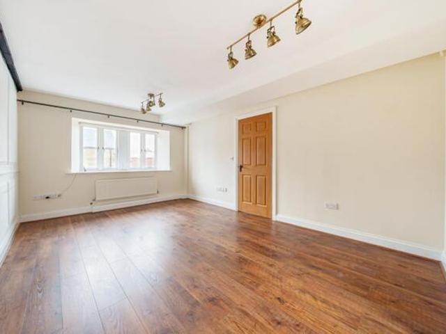 For Sale 2 Bedroom Apartment Witney Oxfordshire DLS101677572