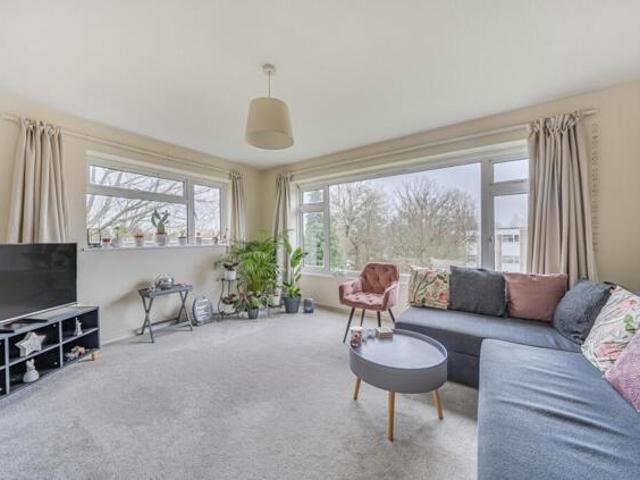 For Sale 2 Bedroom Apartment Woking Surrey DLS98477307