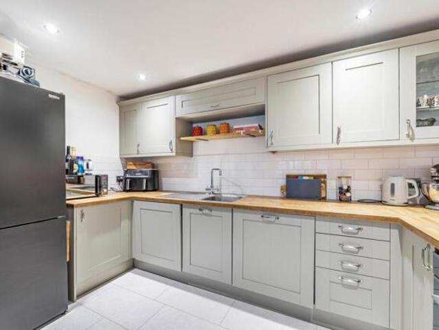 For Sale 2 Bedroom Apartment Woking Surrey DS100825039
