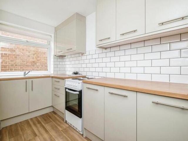 For Sale 2 Bedroom Apartment Woking Surrey DS100191768