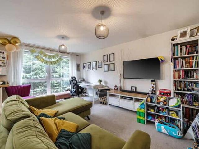 For Sale 2 Bedroom Apartment Woodford Greater London DLS101168334