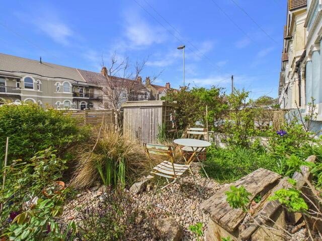 For Sale 2 Bedroom Apartment Worthing West Sussex DLS101316402