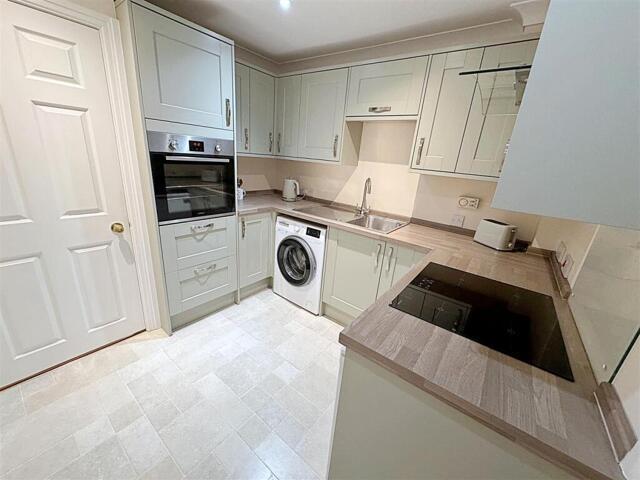 For Sale 2 Bedroom Bungalow Cleethorpes North East Lincolnshire DS99437139