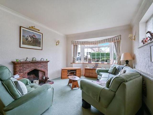 For Sale 2 Bedroom Bungalow Epsom Surrey DS99162009
