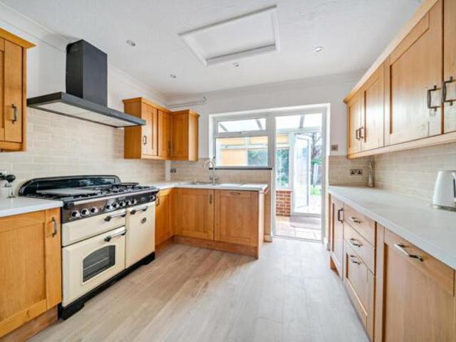 For Sale 2 Bedroom Bungalow Fleet Hampshire DS101351802