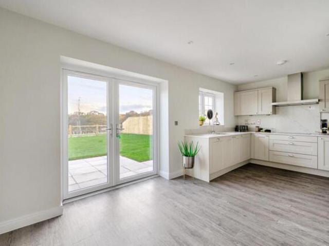 For Sale 2 Bedroom Bungalow Hampshire Hampshire DS99437093
