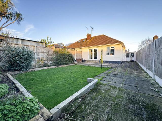 For Sale 2 Bedroom Bungalow Southend On Sea Southend on Sea DLS99029232