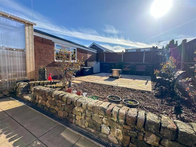 For Sale 2 Bedroom Bungalow Stoke On Trent Staffordshire DS100456527