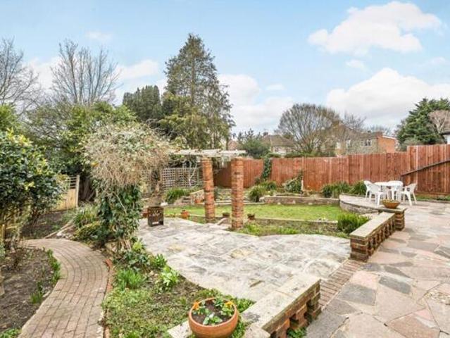 For Sale 2 Bedroom Bungalow Stoneleigh Surrey DS99608269